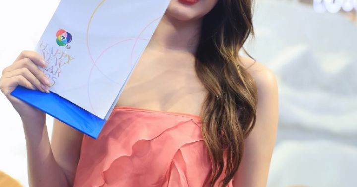 ภาพบรรยากาศนักแสดงช่อง 7HD แจกปฏิทินที่เซ็นทรัลมหาชัยเมื่อวานนี้ | Dek-D.com